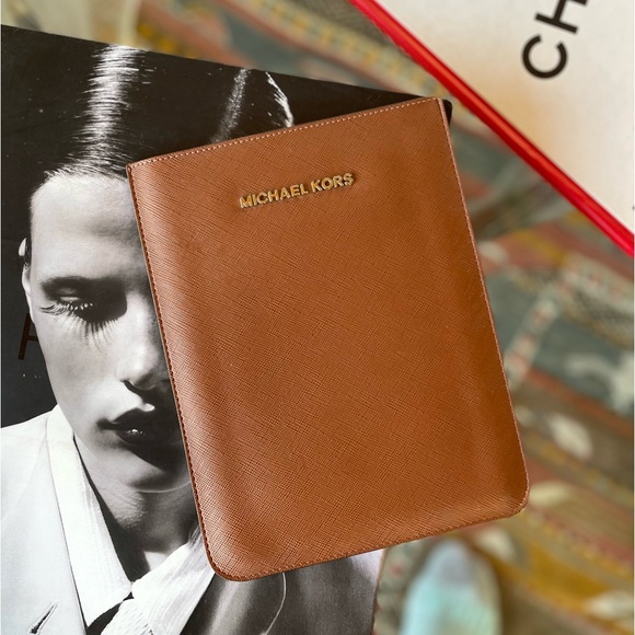 Michael Kors | Accessories | Michael Kors Saffiano Leather Logo Case ...